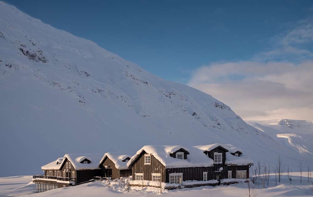 Troll Peninsula Luxury Ski Chalets and Resort Information - White ...
